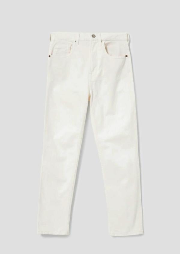 8 Variasi Model Celana Jeans Putih yang Bisa Jadi Pilihan Anda - Womantalk